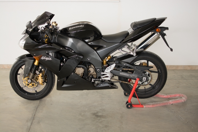 KAWASAKI NINJA ZX10R 2004 [#15787EN] | Cyprus Motorcycles